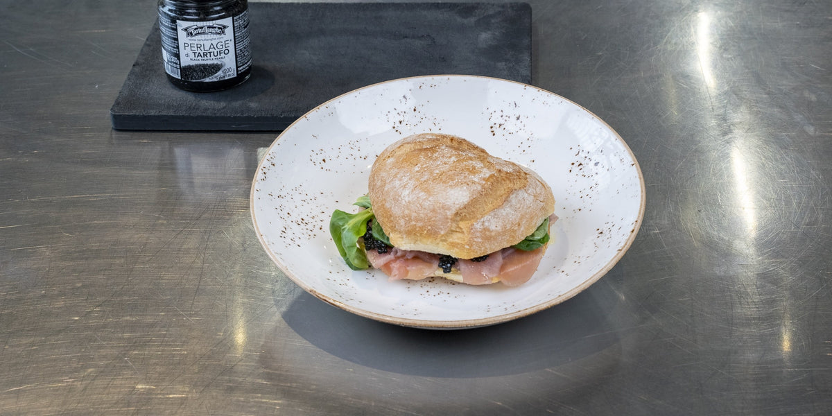 Fresh sandwich with Truffle Perlage®, fresh Tuna and Butter ...